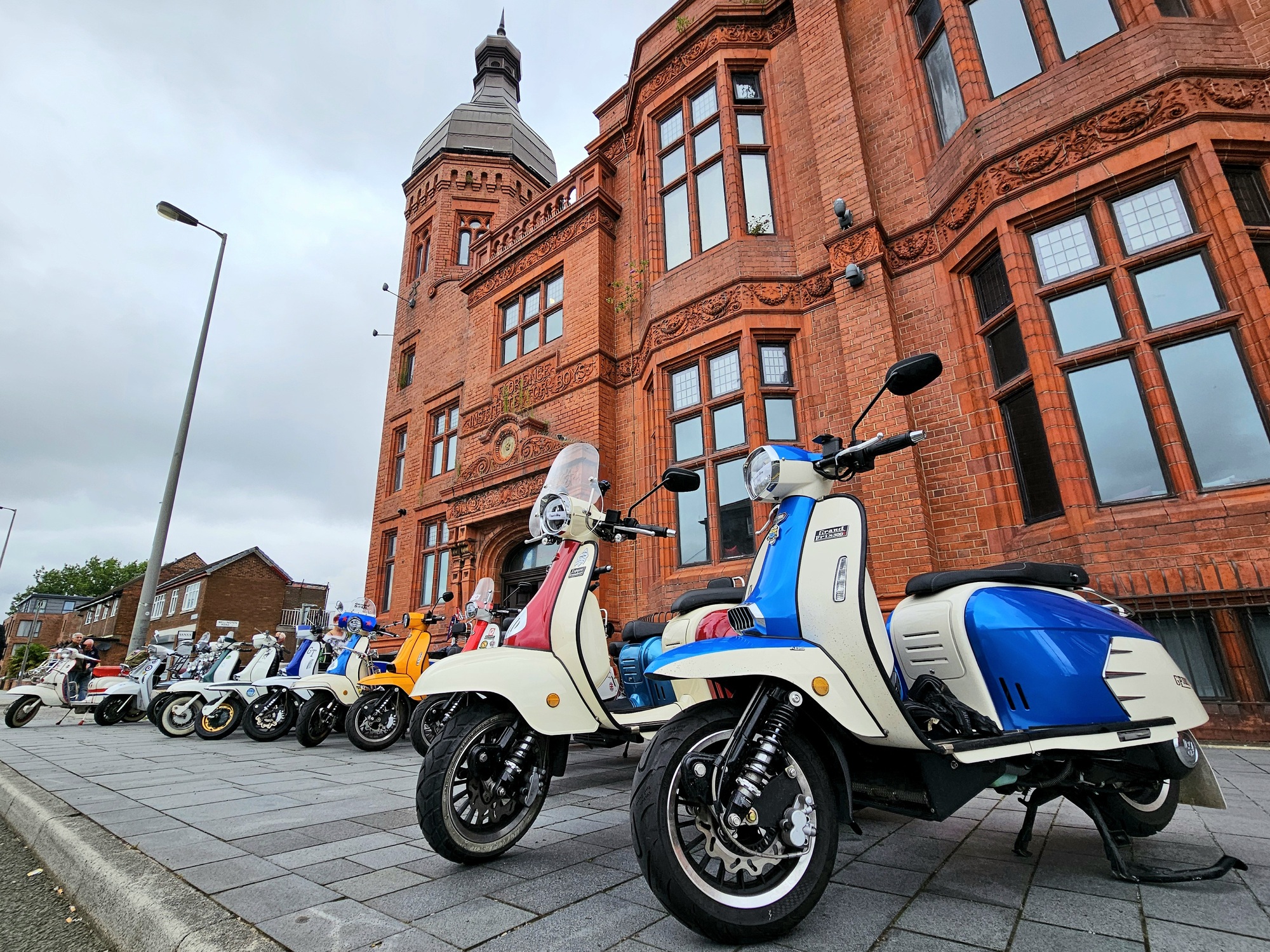Liverpool Lost Boys Scooter Club Visits The Florrie - The Florrie